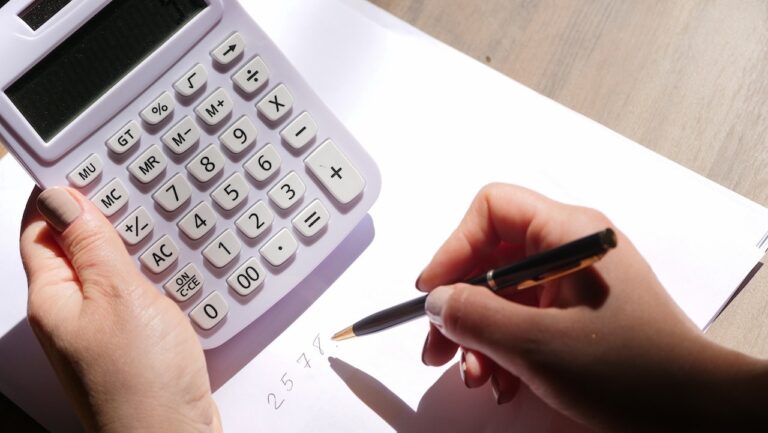 How to Calculate Salary per Day and Incomplete Month Salary - StaffAny